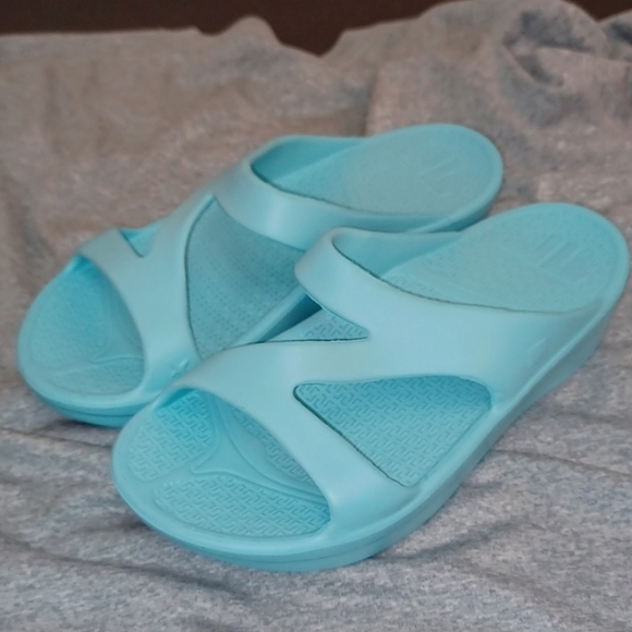 Telic footwear | Shoes | Nwt Telic Recovery Footwear Z Strap Slide ...